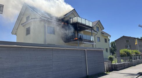 Wigoltingen TG: Brand in MFH – Bahnhofstrasse gesperrt